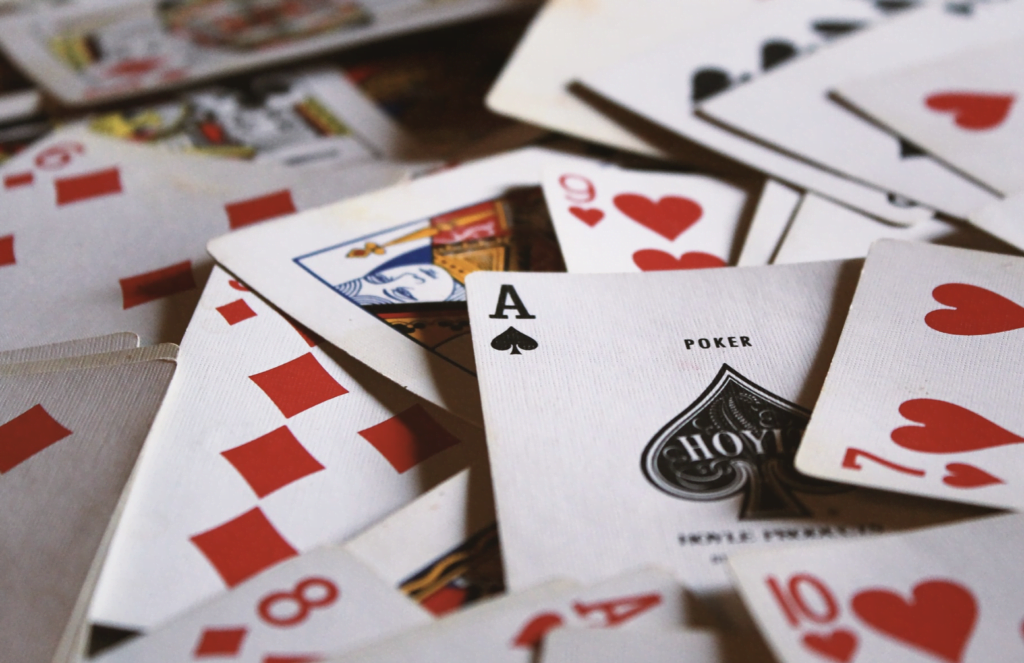 5 Populairste kaartspelen om samen te spelen - Of Love and Regret